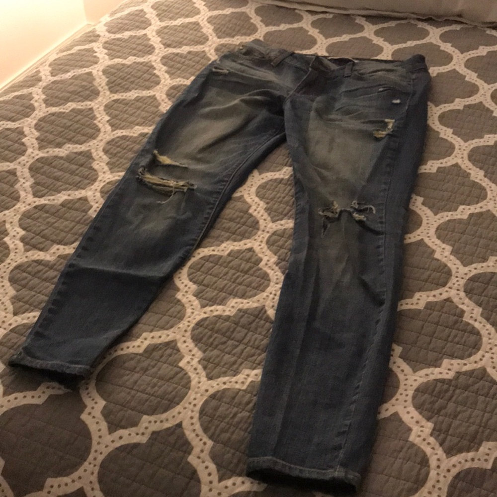 Light Wash Slightly Ripped Skinny Jean - Gem